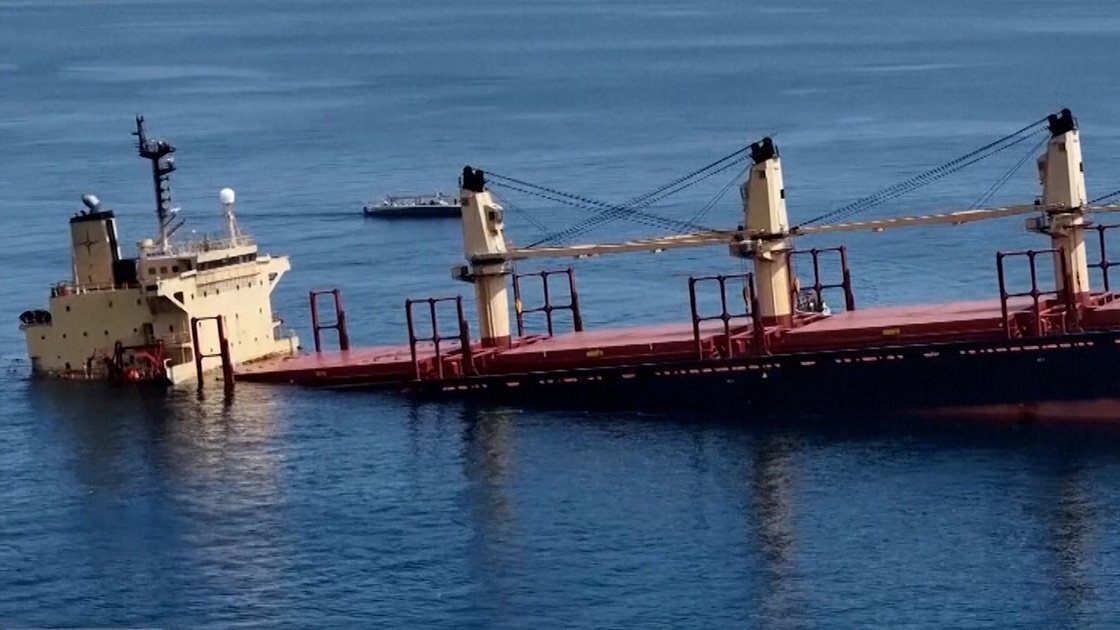 Rubymar, navire britannique touché par les Houthis, coule en mer Rouge ...