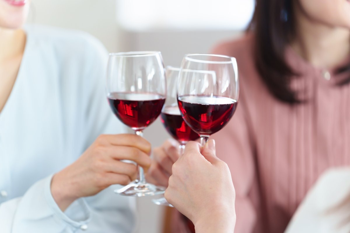 Le vin rouge, l'alcool le moins nocif selon une étude britannique - One ...