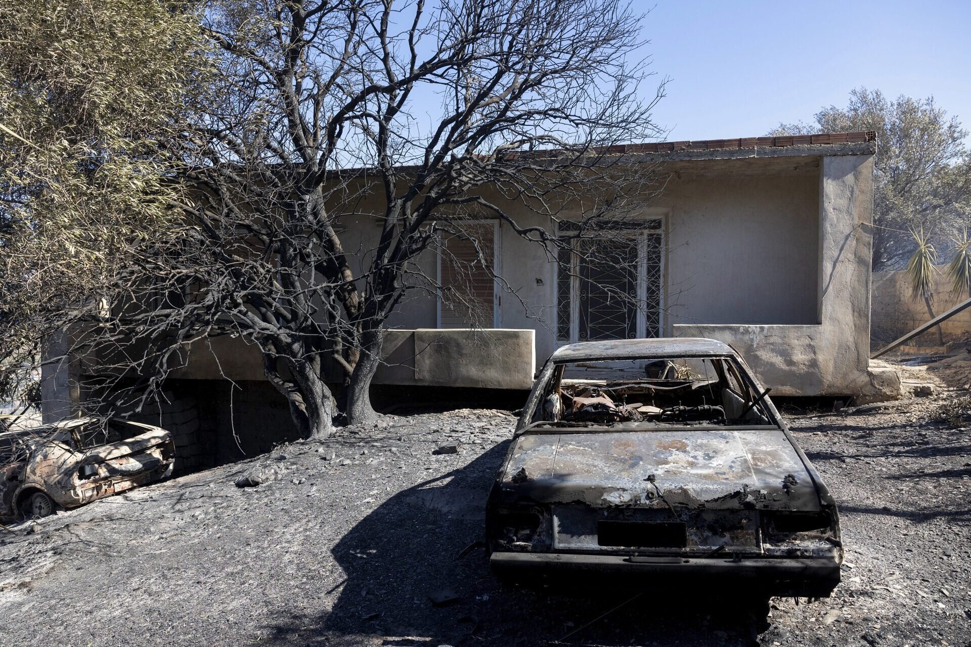 Pompiers grecs luttent contre incendies dangereux ce week-end - One Media
