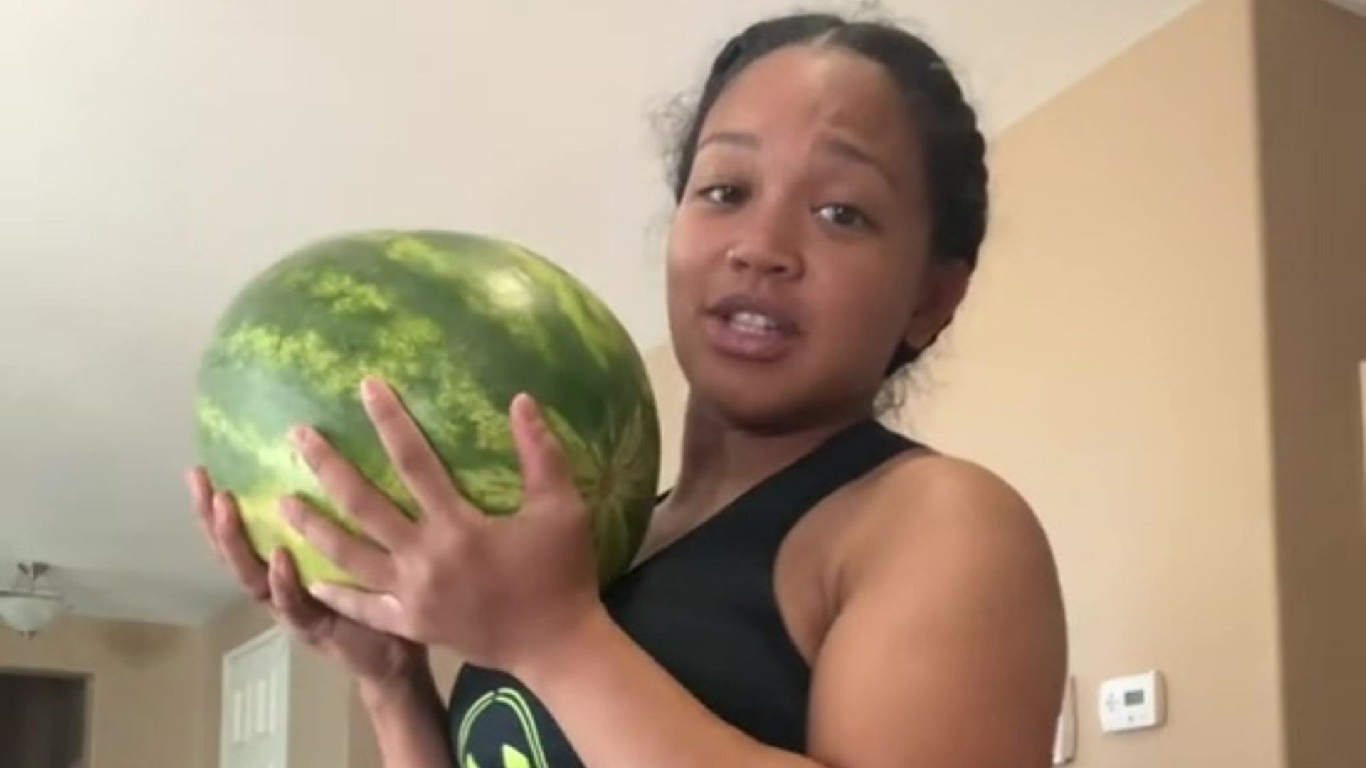 Un ventre de grossesse en forme de pastèque : un phénomène viral - One Media